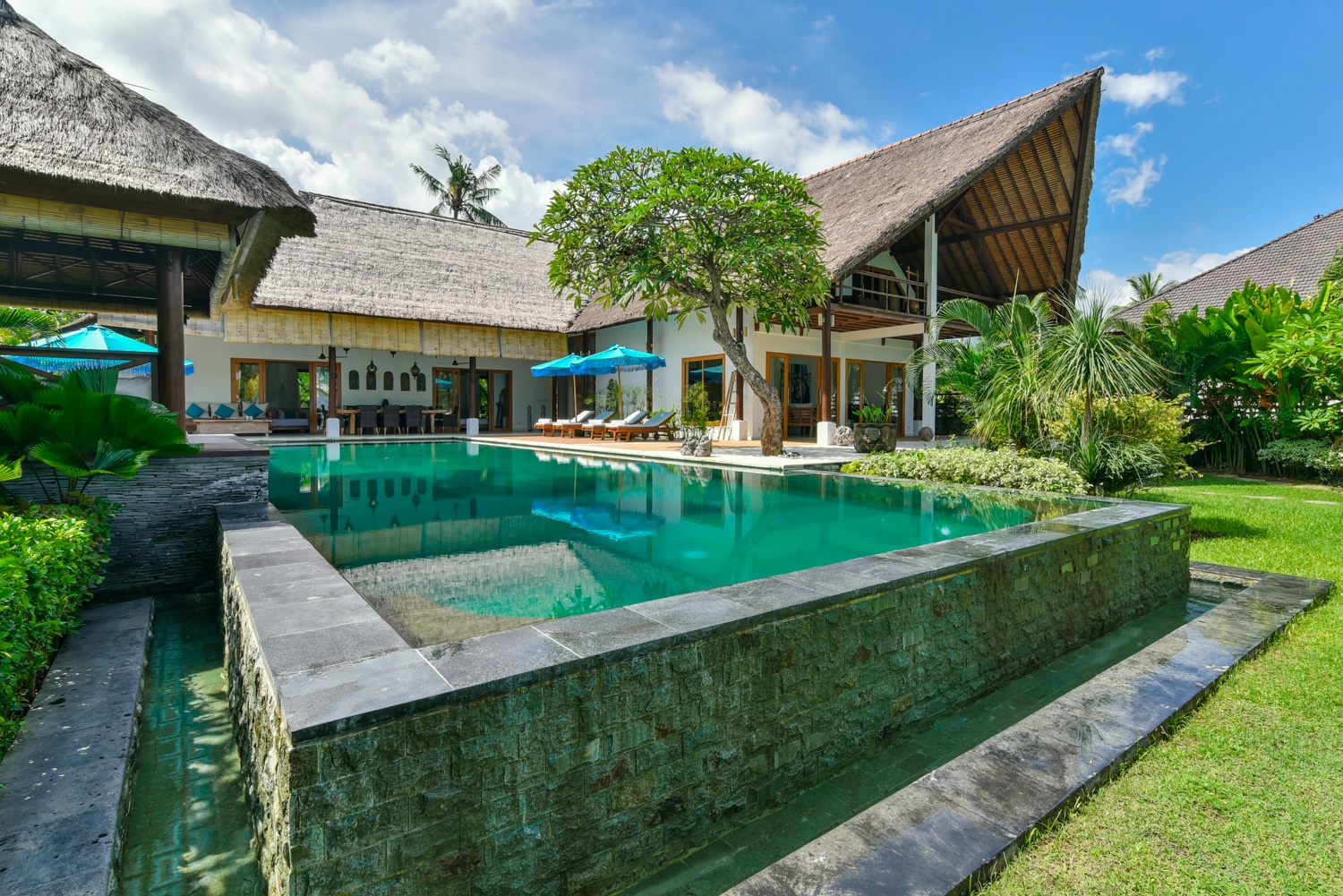 Villa Brongbong Pantai | Visit North Bali